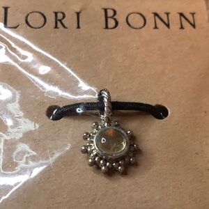Lori Bonn - Poshmark